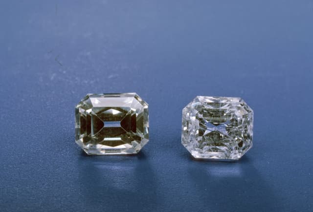 Anglesite Photos & Images - Gem Gallery | International Gem Society