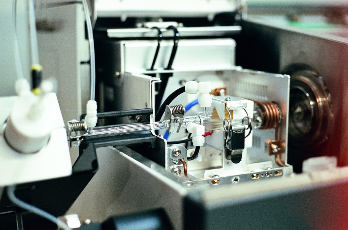 The Spectroscope: A Gemologist's Guide - Gem Society - International ...