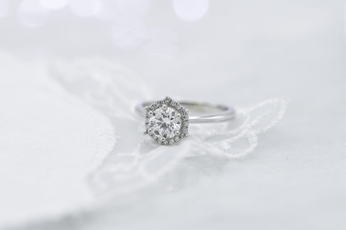 SI1 Clarity Diamond: Is It The Right Choice For Your Ring? - IGS