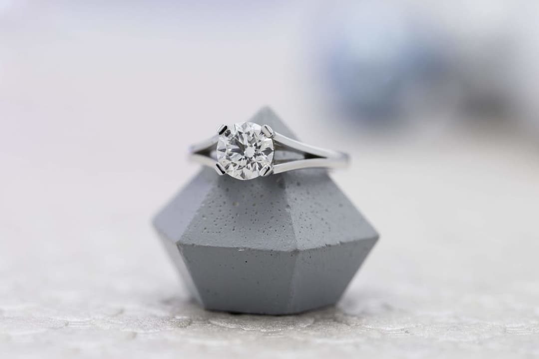 Is an SI2 Clarity Diamond Eye-Clean? - International Gem Society