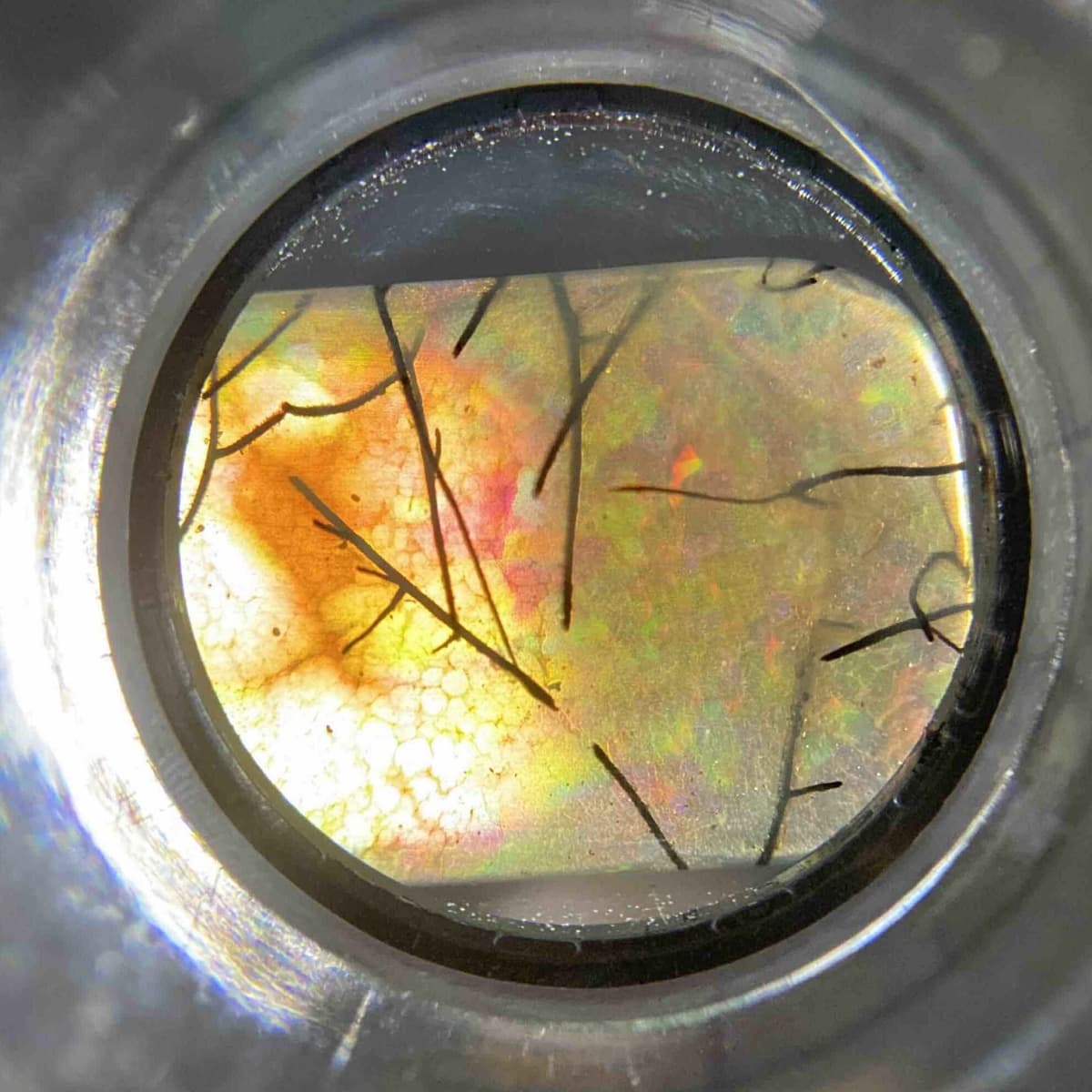 The Spectroscope: A Gemologist's Guide - Gem Society - International ...