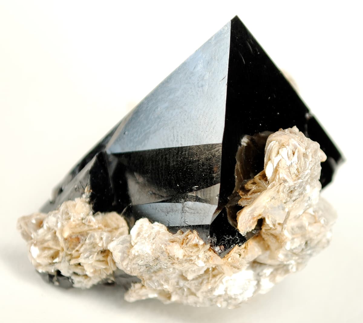 A Guide to Mineral Names and Classification Systems - IGS