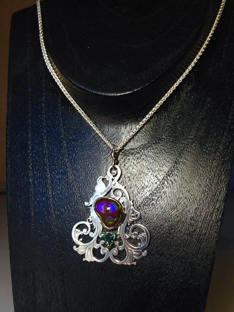 Alexandrite Value, Price, and Jewelry Information - Gem Society