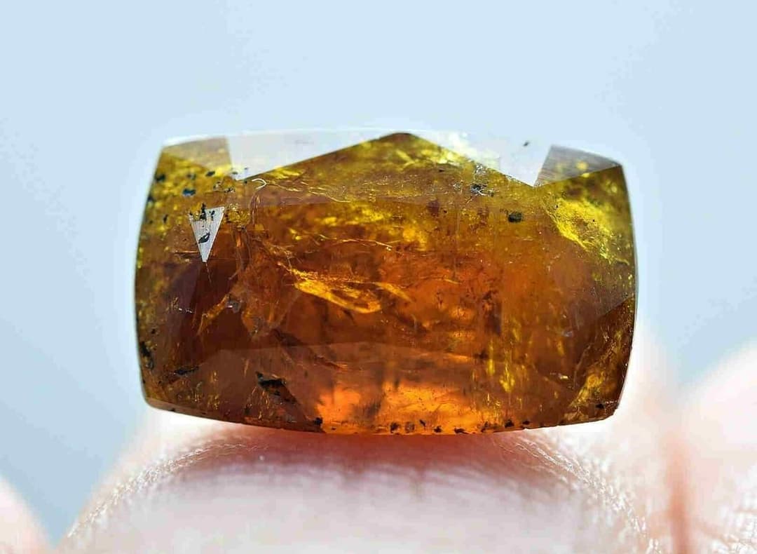 A Short History of Diaspore and its trade names Zultanite and Csarite ...