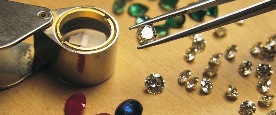 Grading Gemstones and Diamonds - International Gem Society