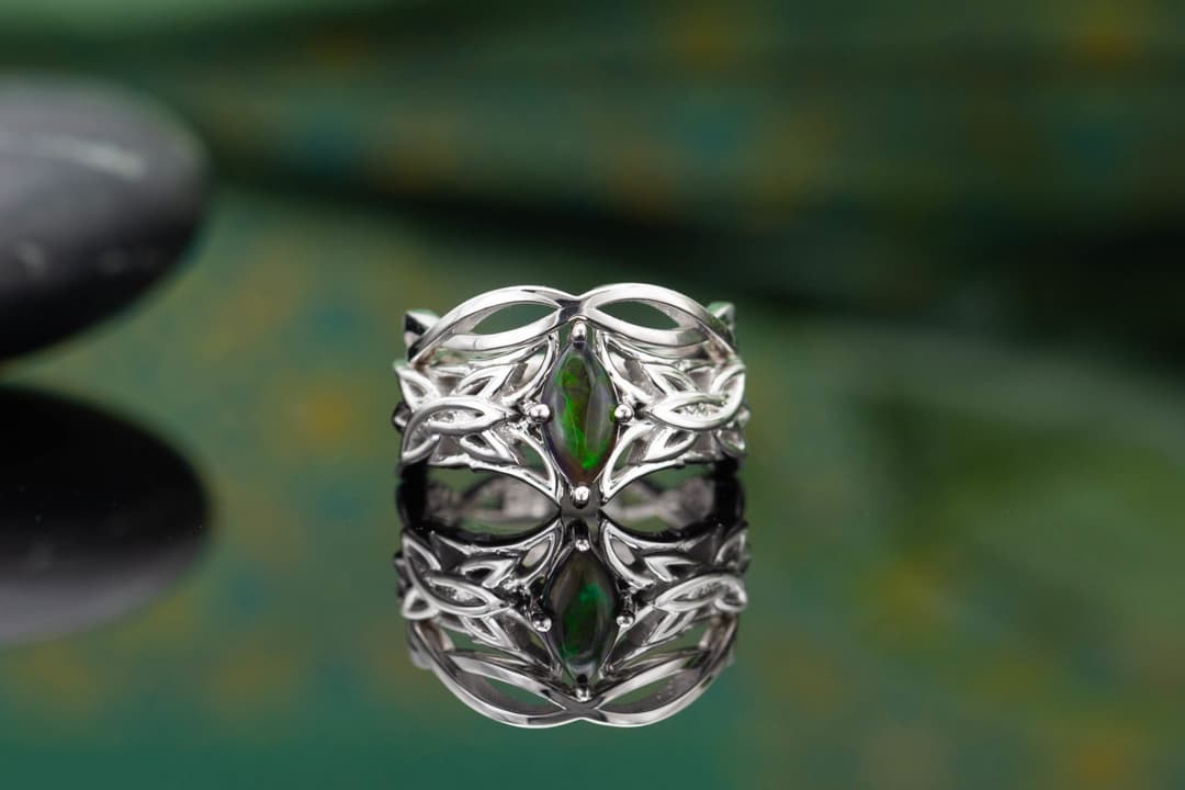 August Birthstones: Peridot and Spinel - International Gem Society