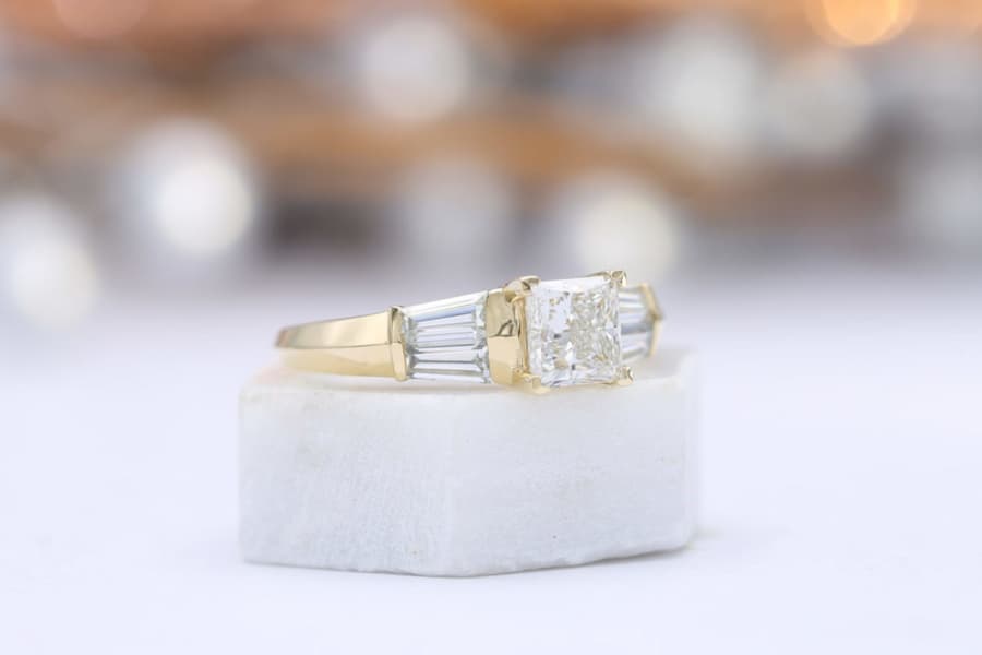 Best Diamond Color for Yellow Gold Rings - International Gem Society