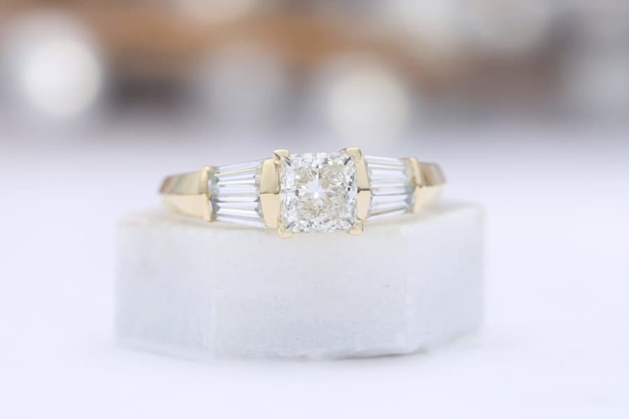 Best Diamond Color for Yellow Gold Rings - International Gem Society