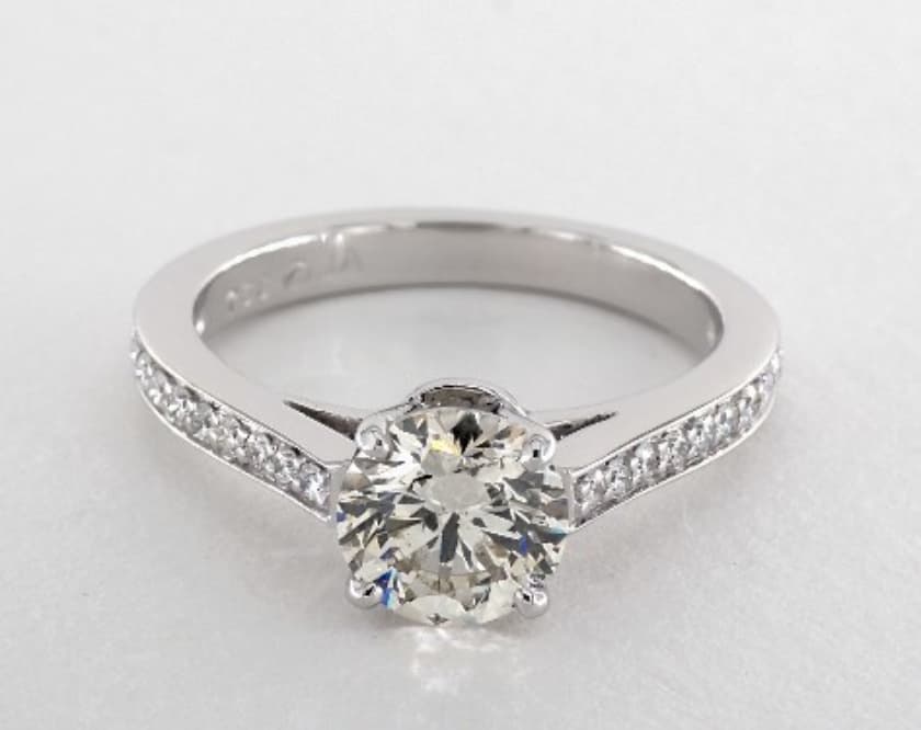 Is an SI2 Clarity Diamond Eye-Clean? - International Gem Society