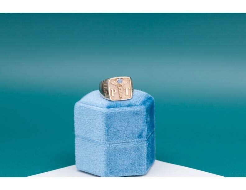 Custom Class Rings: Buying Guide for 2025 - International Gem Society