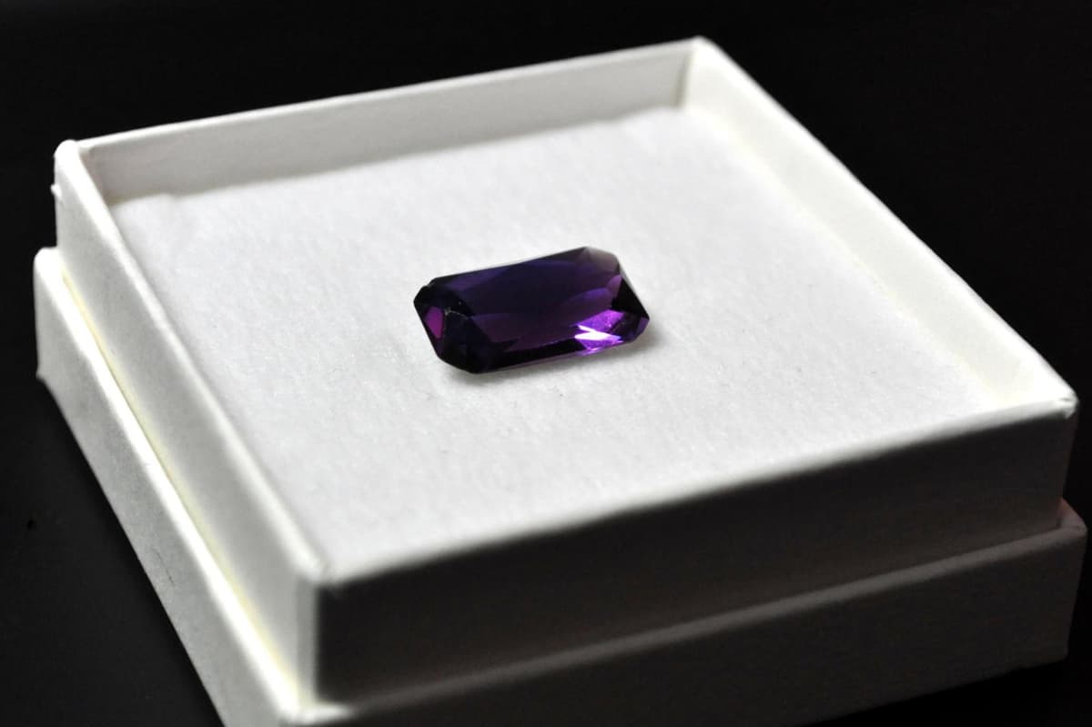 What are Lab-Grown Sapphires? - International Gem Society