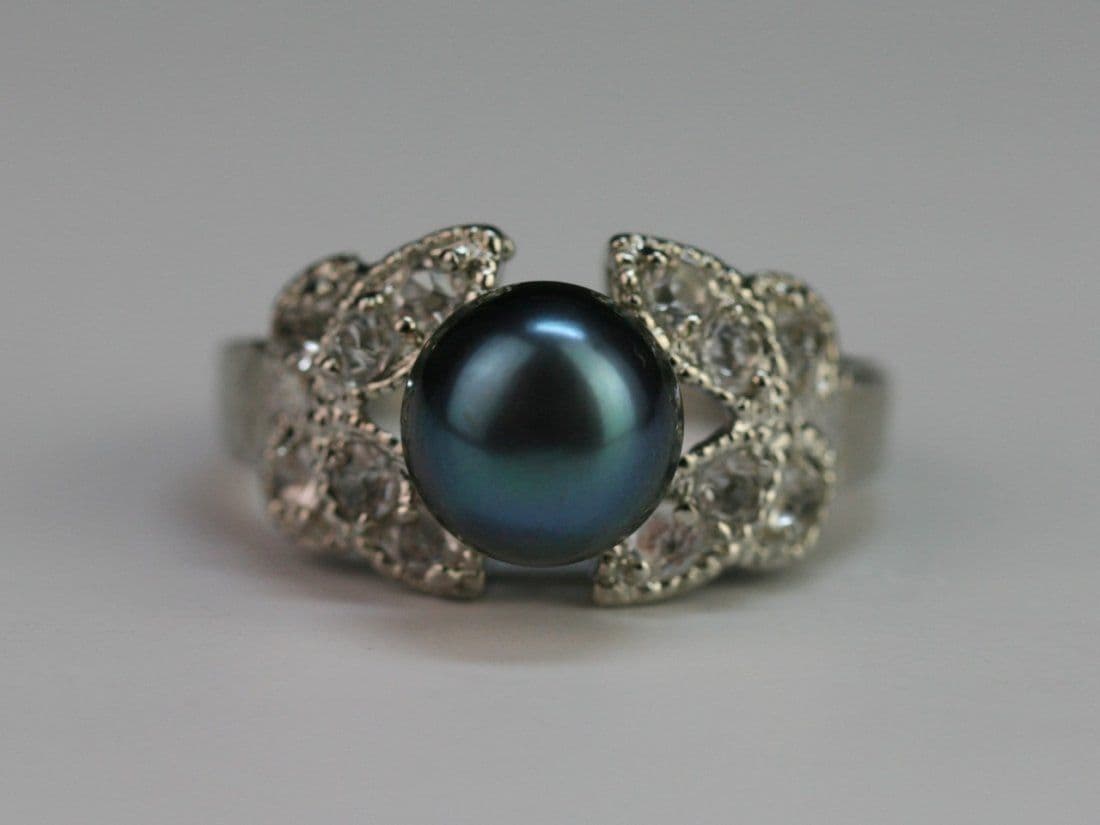 How Do Pearls Form? - International Gem Society - IGS