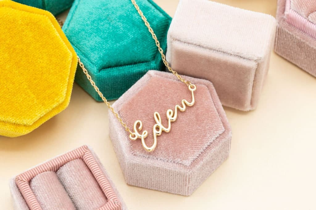 Custom Pendants: Buying Guide for 2025 - International Gem Society