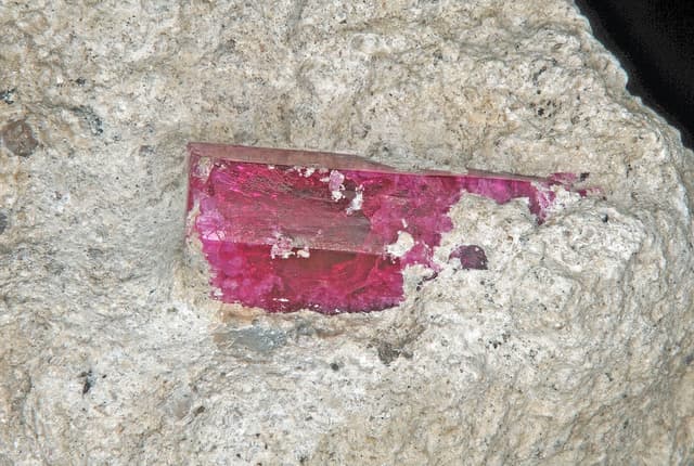 Can Diamonds Actually Burn? - International Gem Society