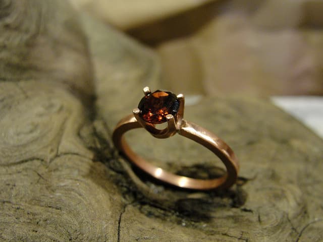 Garnet Value, Price, and Jewelry Information - IGS