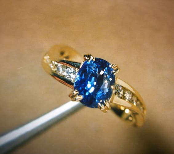 What are Lab-Grown Sapphires? - International Gem Society