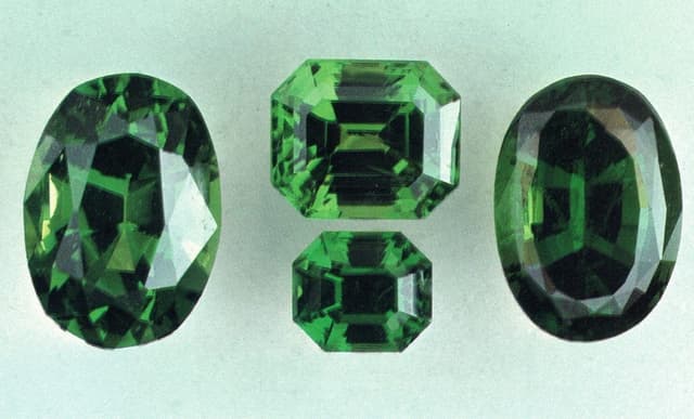 Tsavorite Garnet Value, Price, and Jewelry Information - IGS