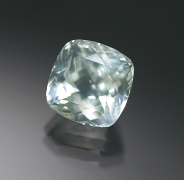 What is Moonstone Gemstone? Value, Price, and Color - IGS