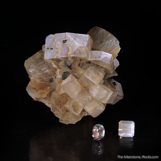 What is Moonstone Gemstone? Value, Price, and Color - IGS