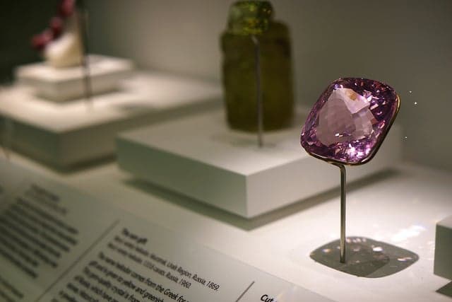 The Pocket Spectroscope: A Quick Guide for Gemologists - Gem Society