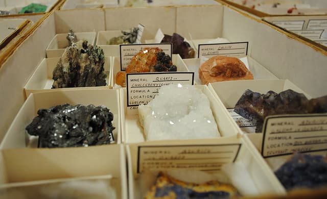 Destructive Gemstone Tests: Streak Testing - International Gem Society