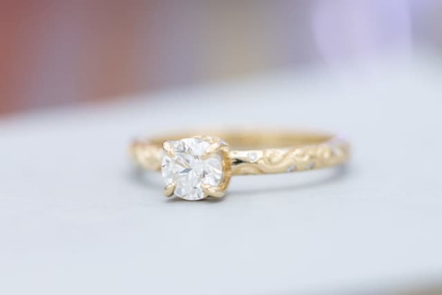 Best Diamond Color for Yellow Gold Rings - International Gem Society