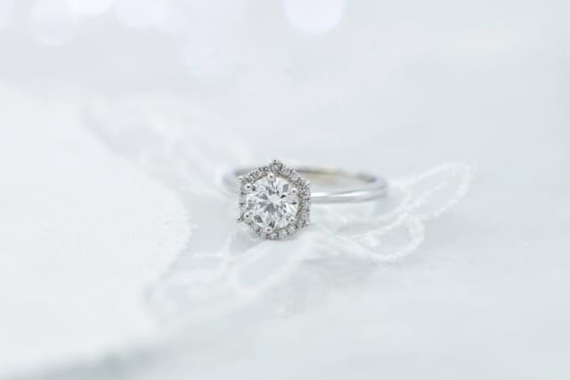 SI1 Clarity Diamond: Is It The Right Choice For Your Ring? - IGS