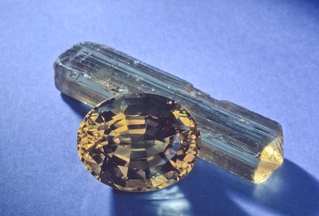 Scapolite Value, Price, and Jewelry Information - Gem Society