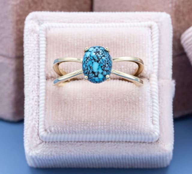 Blue Gemstones: 37 Varieties, Properties & Care Guide - IGS