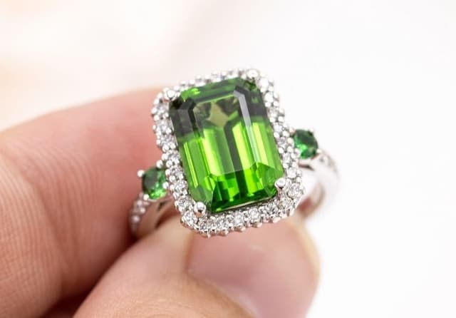 32 Green Gemstones: From Everyday Durability to Collector's Rarities ...