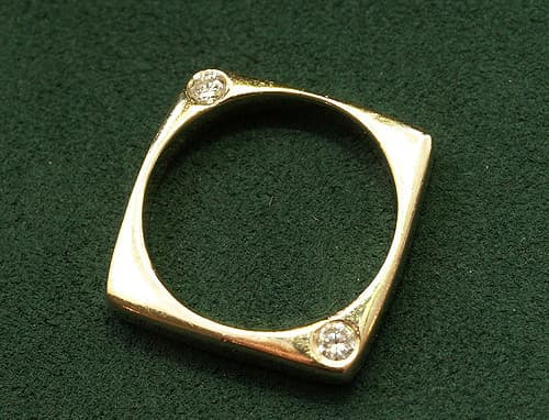 Jewelry Nomenclature: Gem Settings - International Gem Society