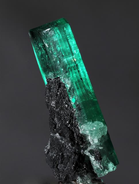 How Do Emeralds Form? - International Gem Society