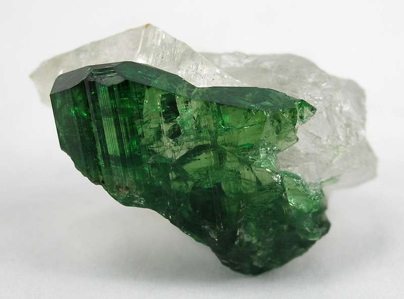 Chrome-Tourmaline | Green - International Gem Society
