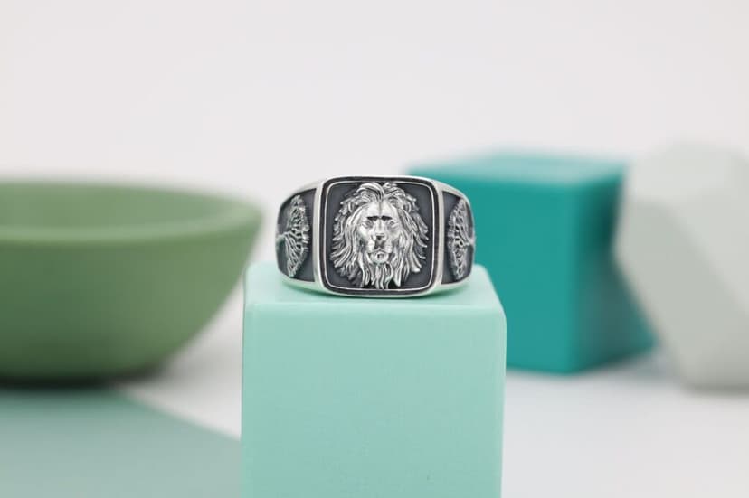 Custom Signet Rings: Buying Guide for 2025 - International Gem Society