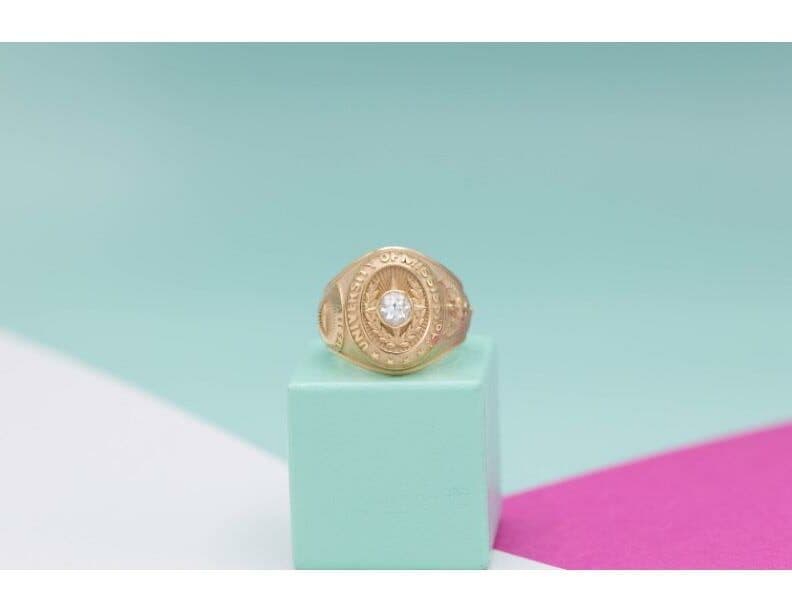 Custom Class Rings: Buying Guide for 2025 - International Gem Society