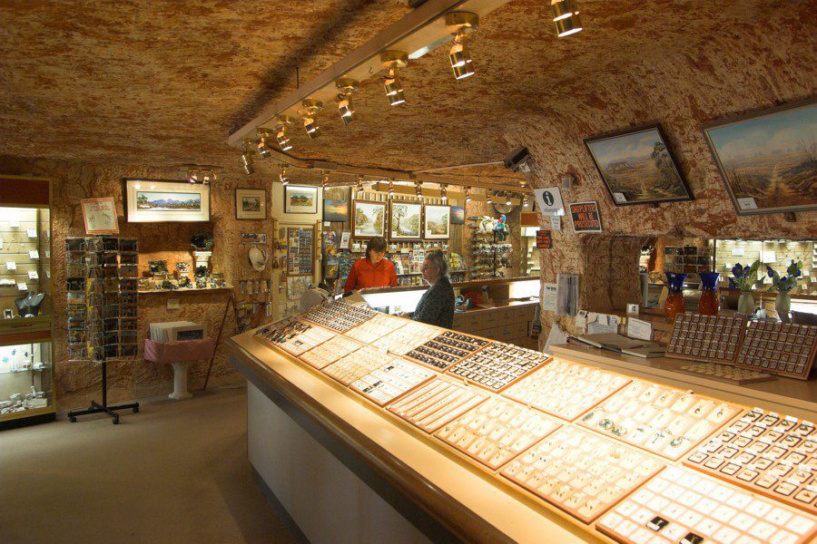 Finding the Best Artificial Lighting for Gems - International Gem Society